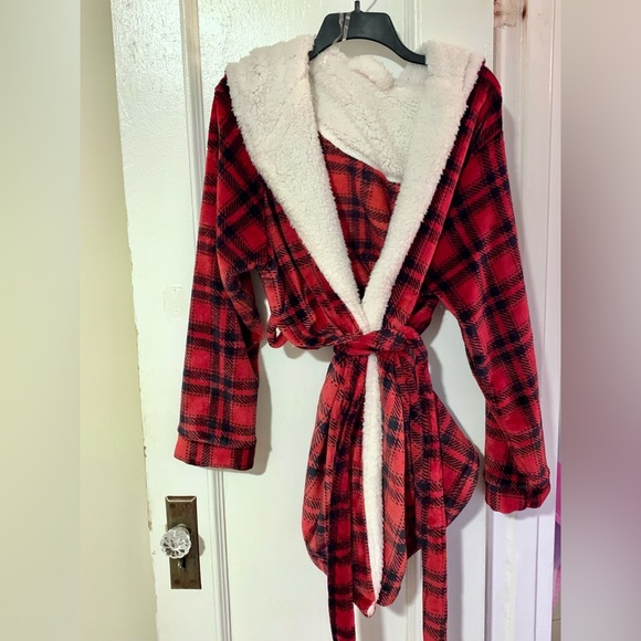 Source Unknown | Intimates & Sleepwear | Red Fluffy Robe Fits Small To ...